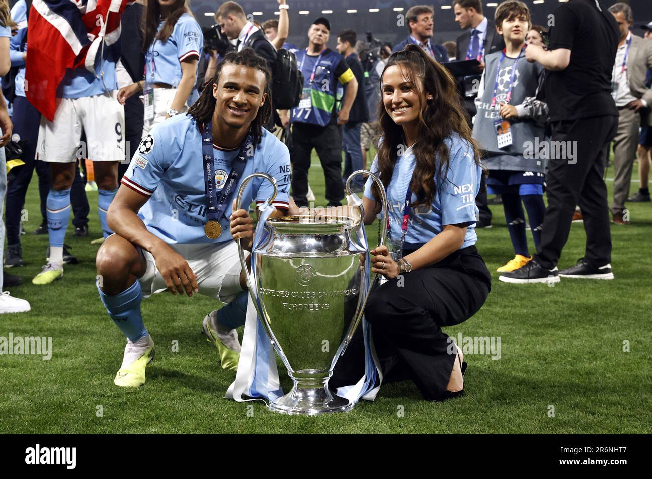 ISTANBUL - Nathan Ake of Manchester City FC and Kaylee Ake with the ...