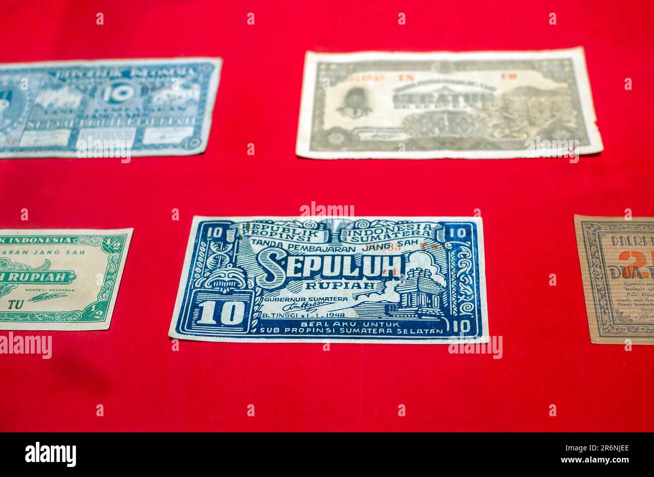 Indonesian rupiah note hi-res stock photography and images - Alamy