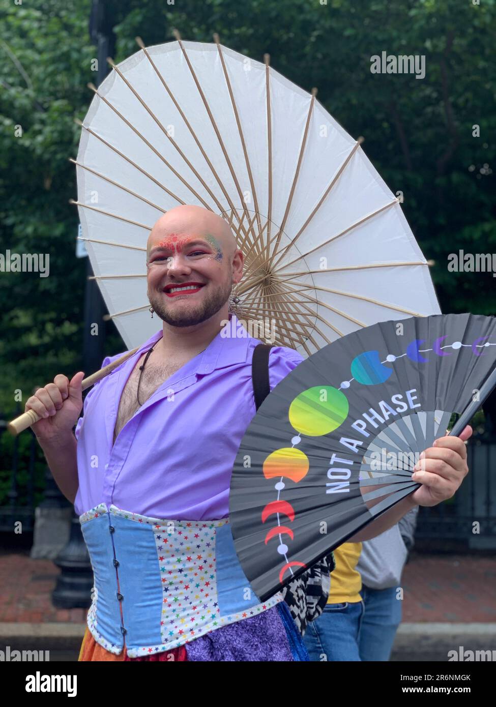 Boston, Massachusetts, USA. 10th June, 2023. CAMERON PERRY waves a fan ...