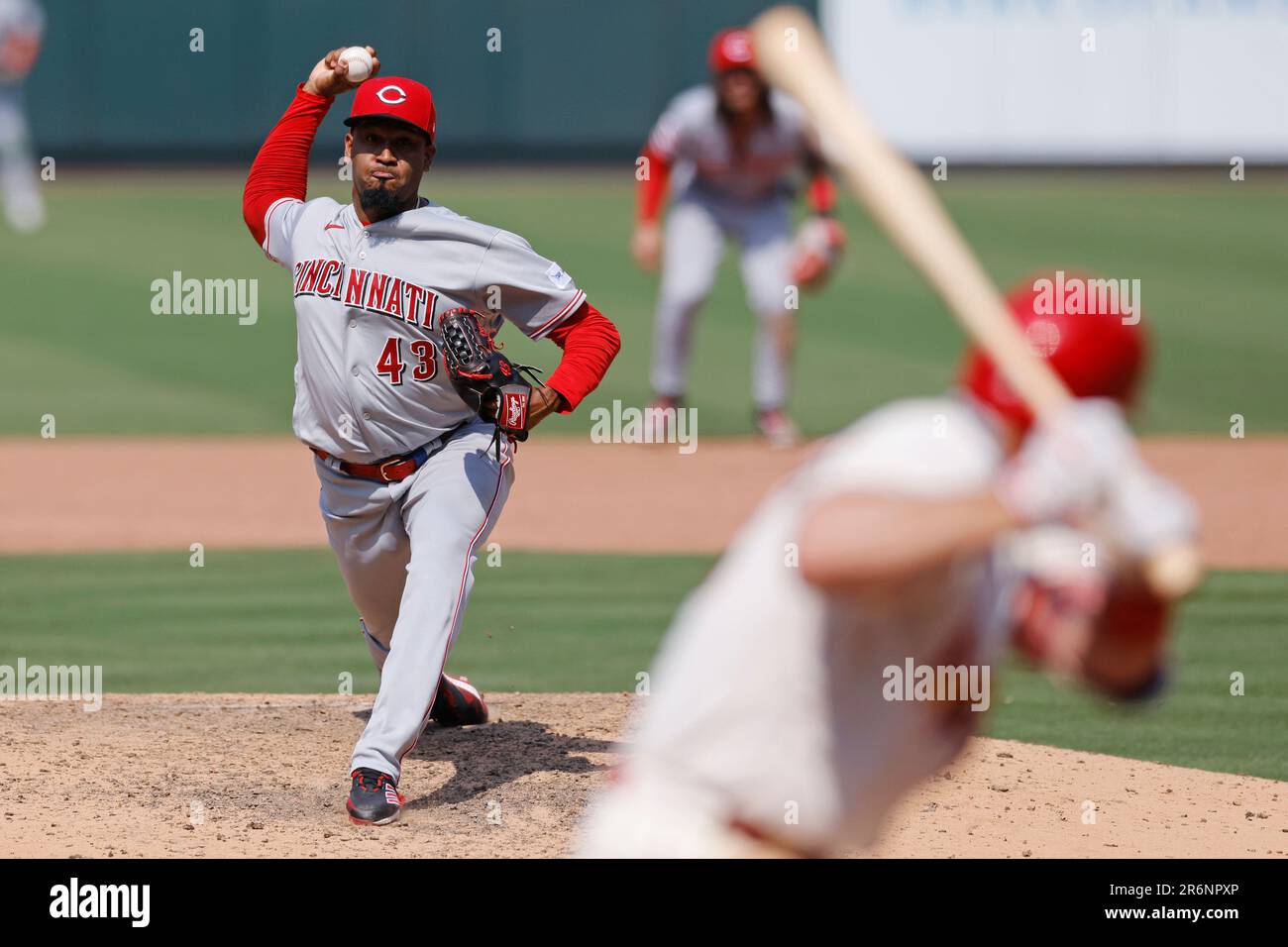 ST. LOUIS, MO - JUNE 10: Cincinnati Reds relief pitcher Alexis Diaz (43 ...