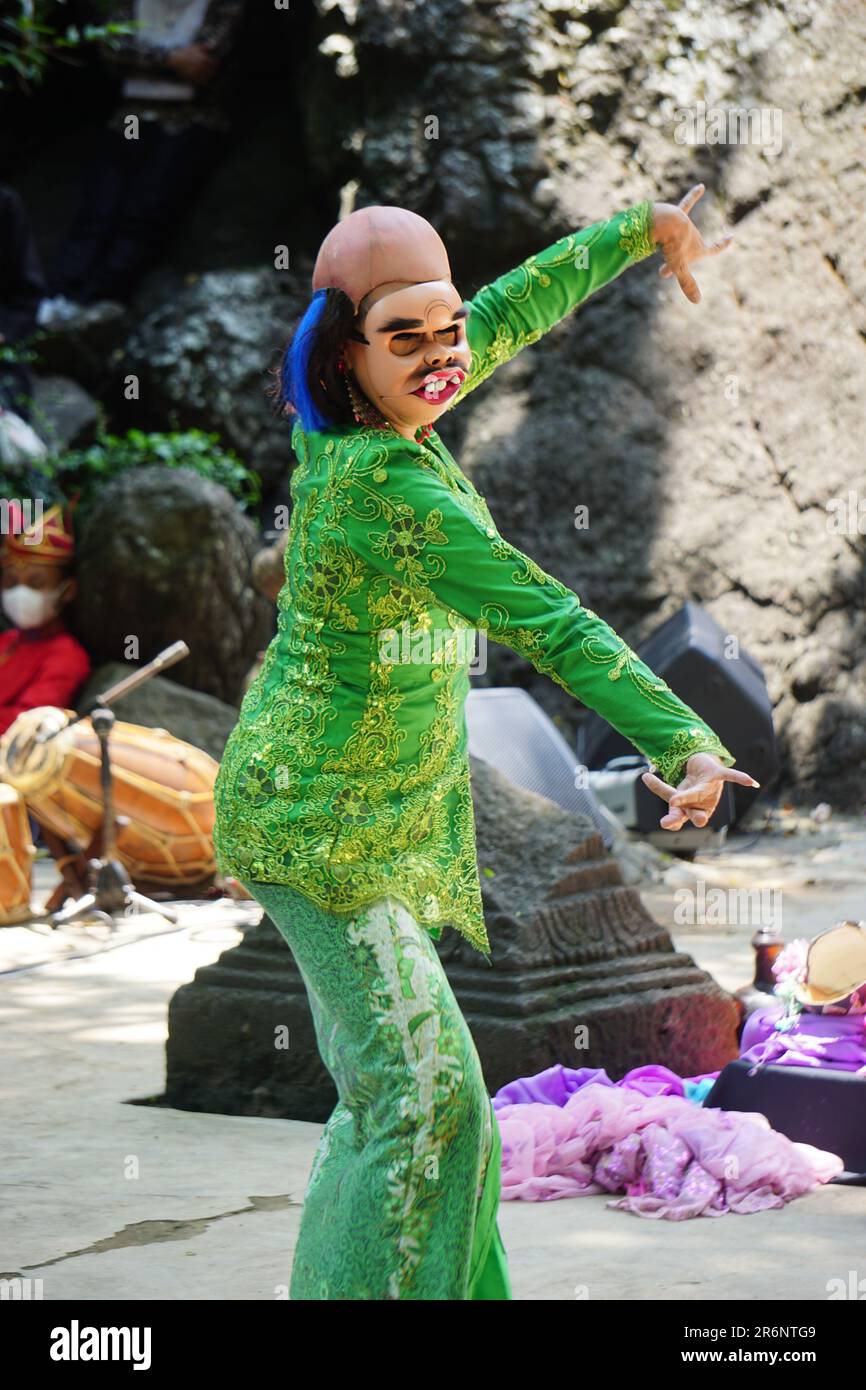 DidiK Nini Towok Performs dance on selomangleng performance art. He is ...