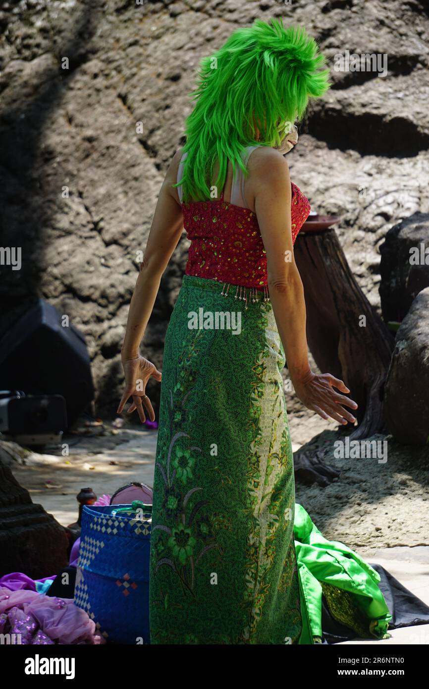 Nini thowok hi-res stock photography and images - Alamy