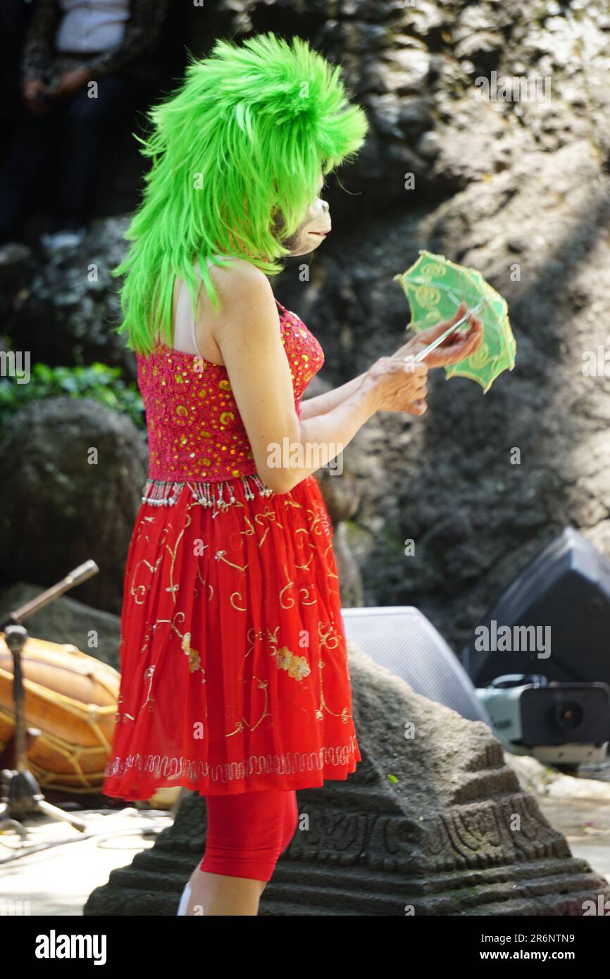 Nini thowok hi-res stock photography and images - Alamy