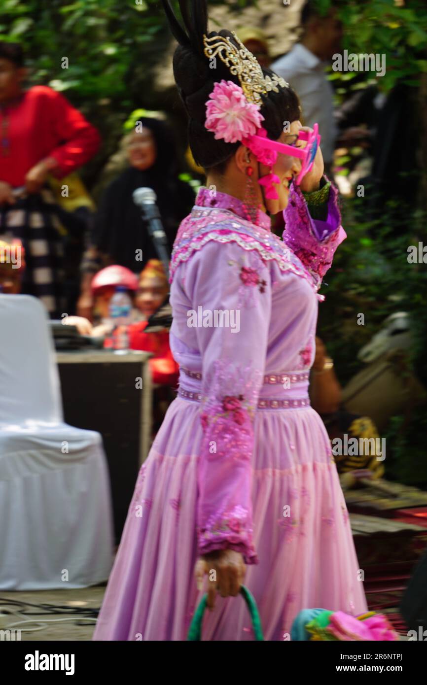DidiK Nini Towok Performs dance on selomangleng performance art. He is ...