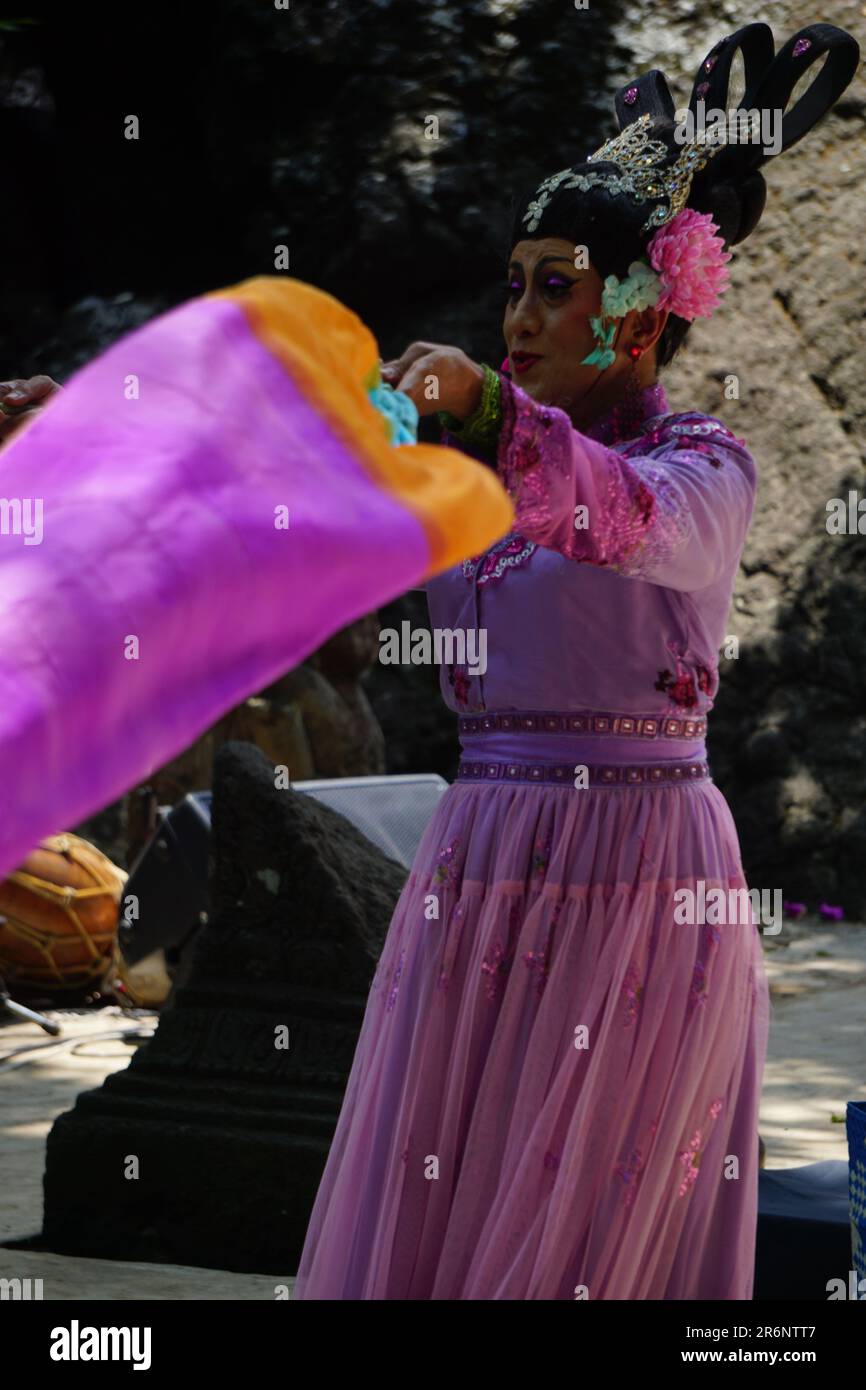 DidiK Nini Towok Performs dance on selomangleng performance art. He is ...