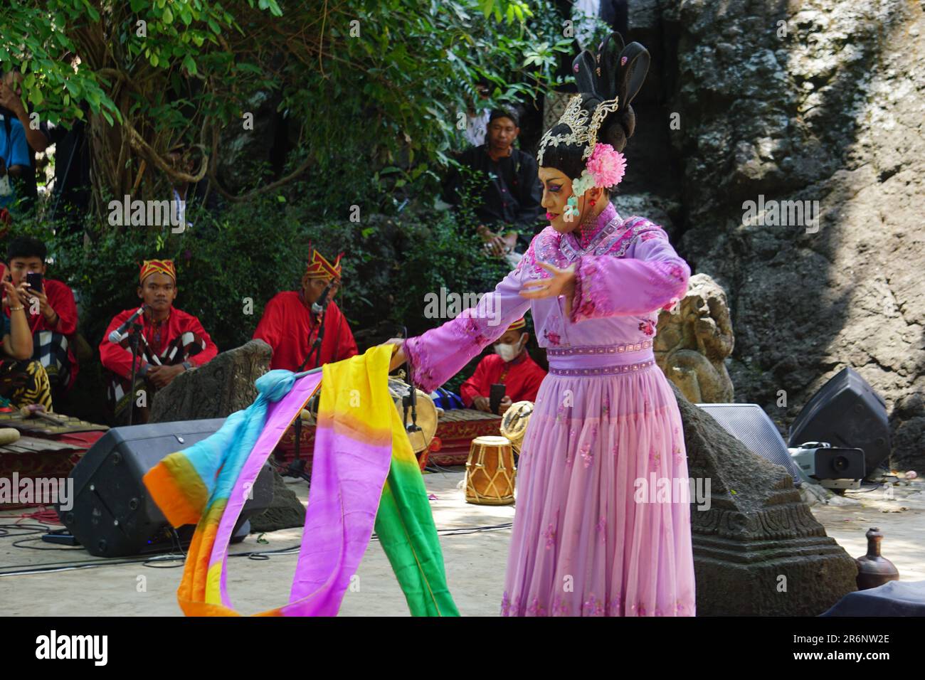DidiK Nini Towok Performs dance on selomangleng performance art. He is ...