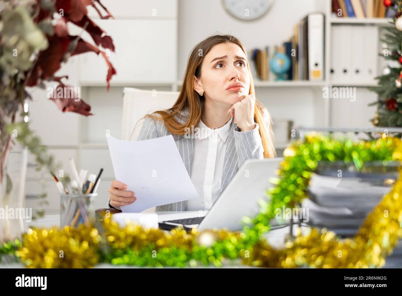Woman sad office christmas hi-res stock photography and images - Alamy