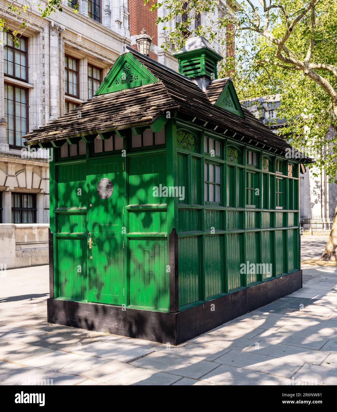 Dark green cab hut, or taxi drivers' hut in Cromwell Gardens, outside ...
