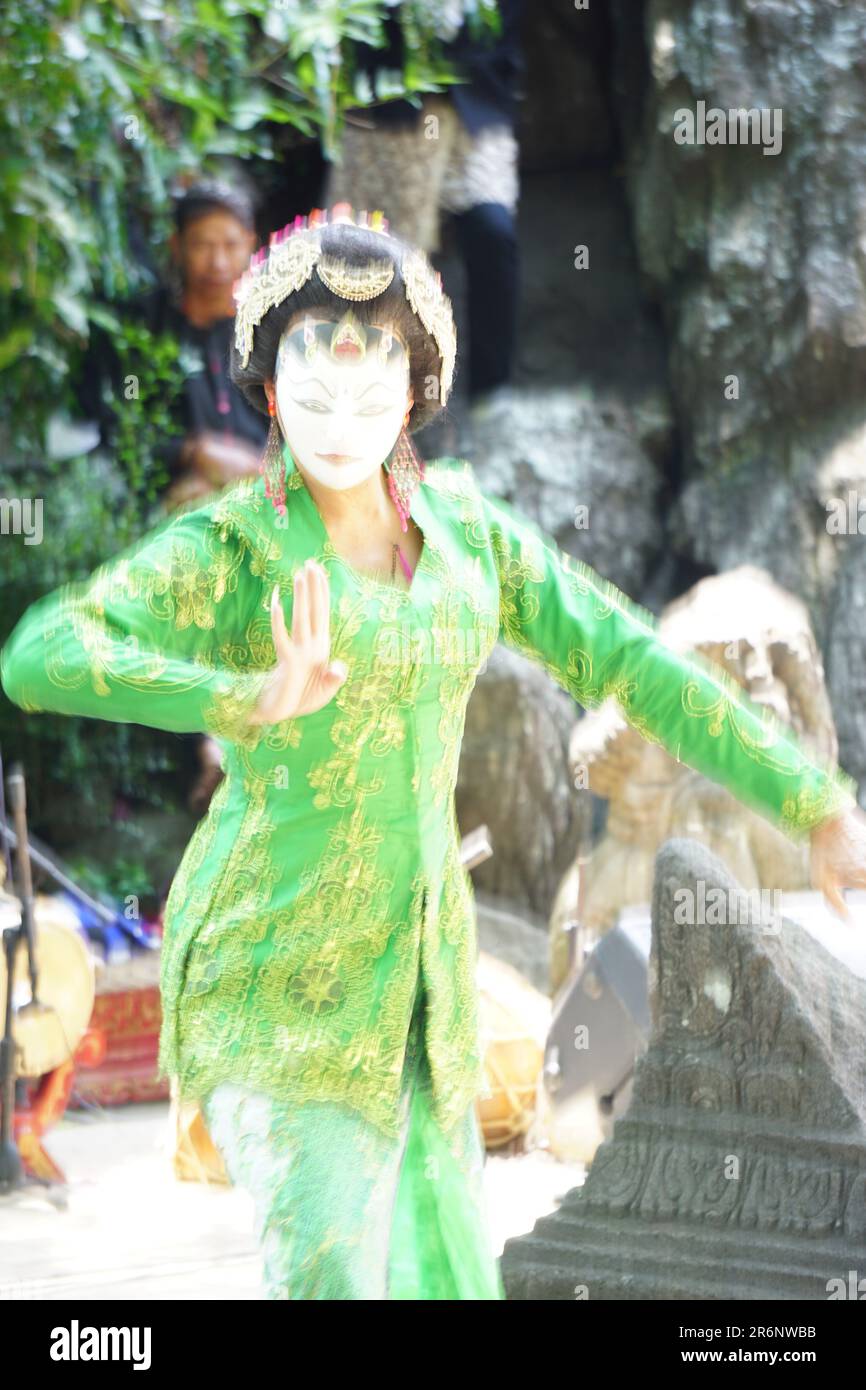 Nini thowok hi-res stock photography and images - Alamy