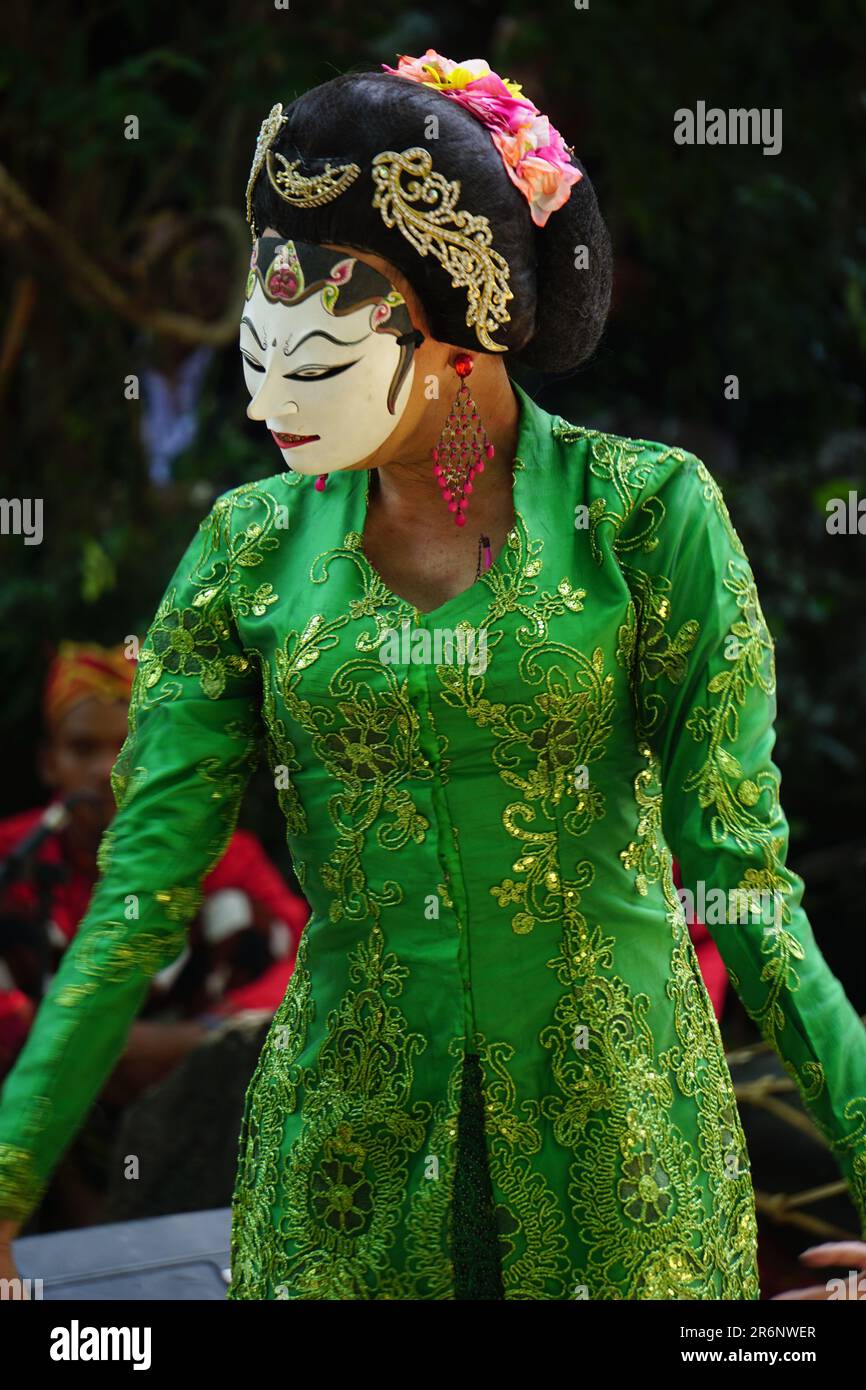 Nini thowok hi-res stock photography and images - Alamy