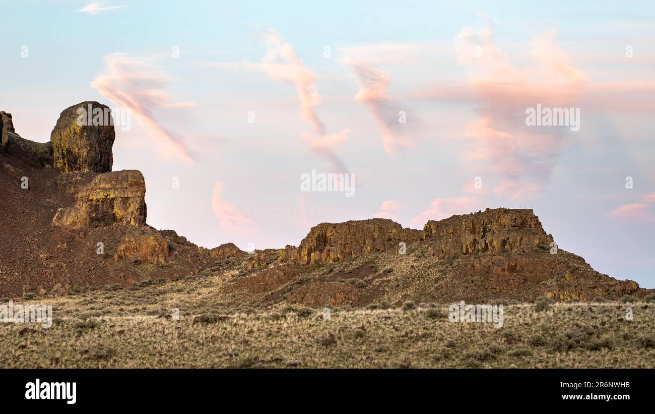 Rocky desert cliffs at Sun Lakes State Park in Washington State Stock ...