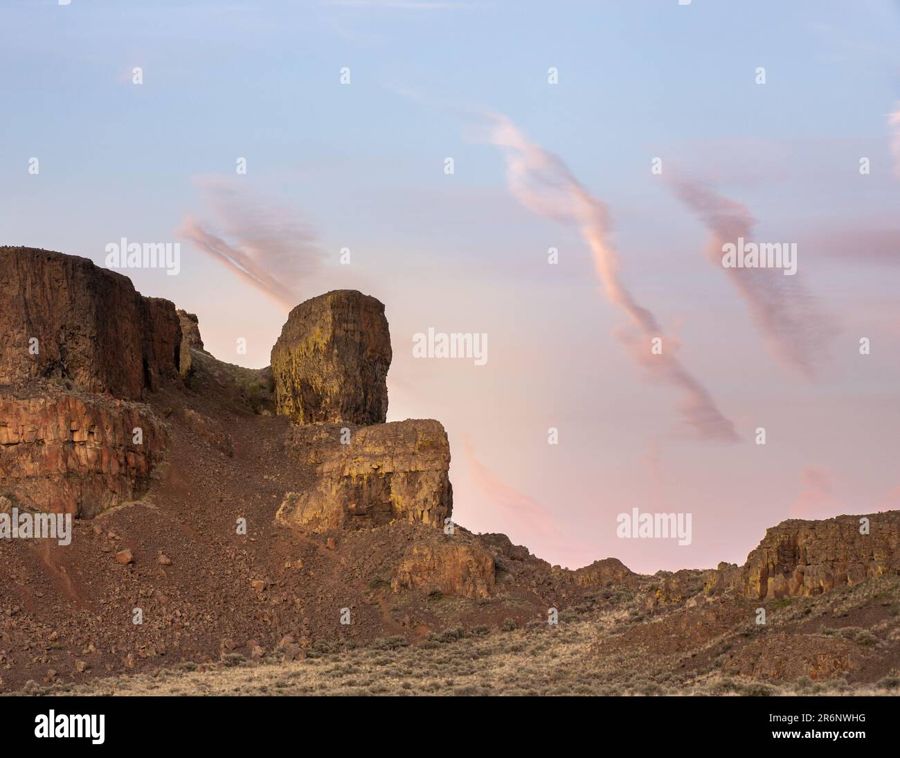Rocky desert cliffs at Sun Lakes State Park in Washington State Stock ...
