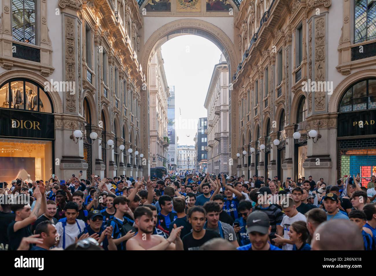 Milan inter fans hi-res stock photography and images - Alamy
