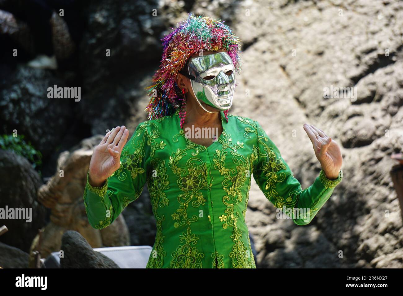 Nini thowok hi-res stock photography and images - Alamy