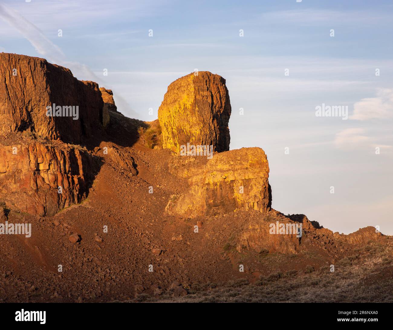 Rocky desert cliffs at Sun Lakes State Park in Washington State Stock ...