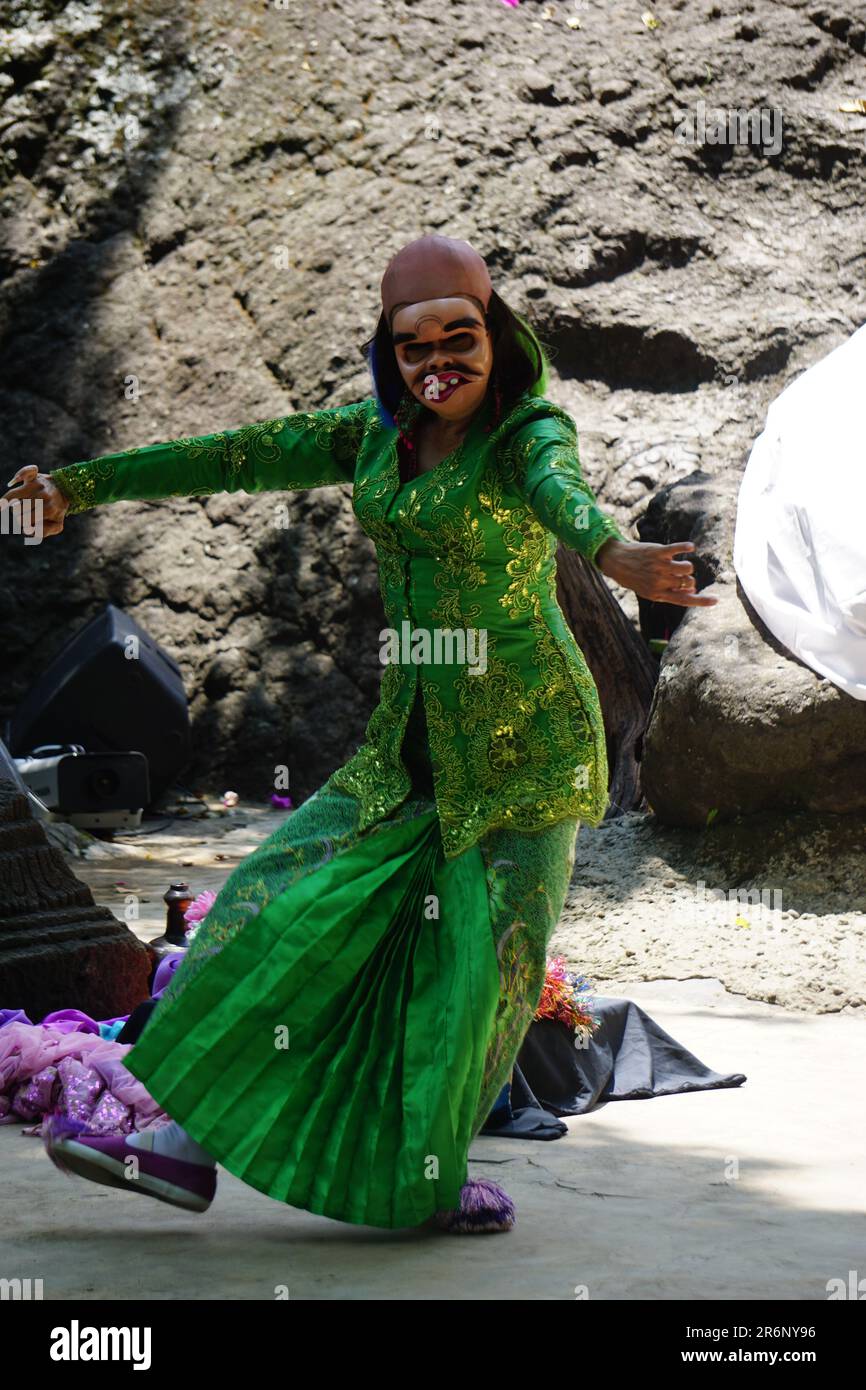 DidiK Nini Towok Performs dance on selomangleng performance art. He is ...