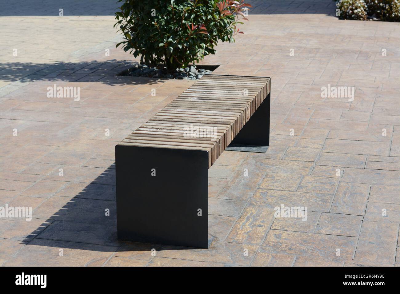 Bench on city street hi-res stock photography and images - Alamy