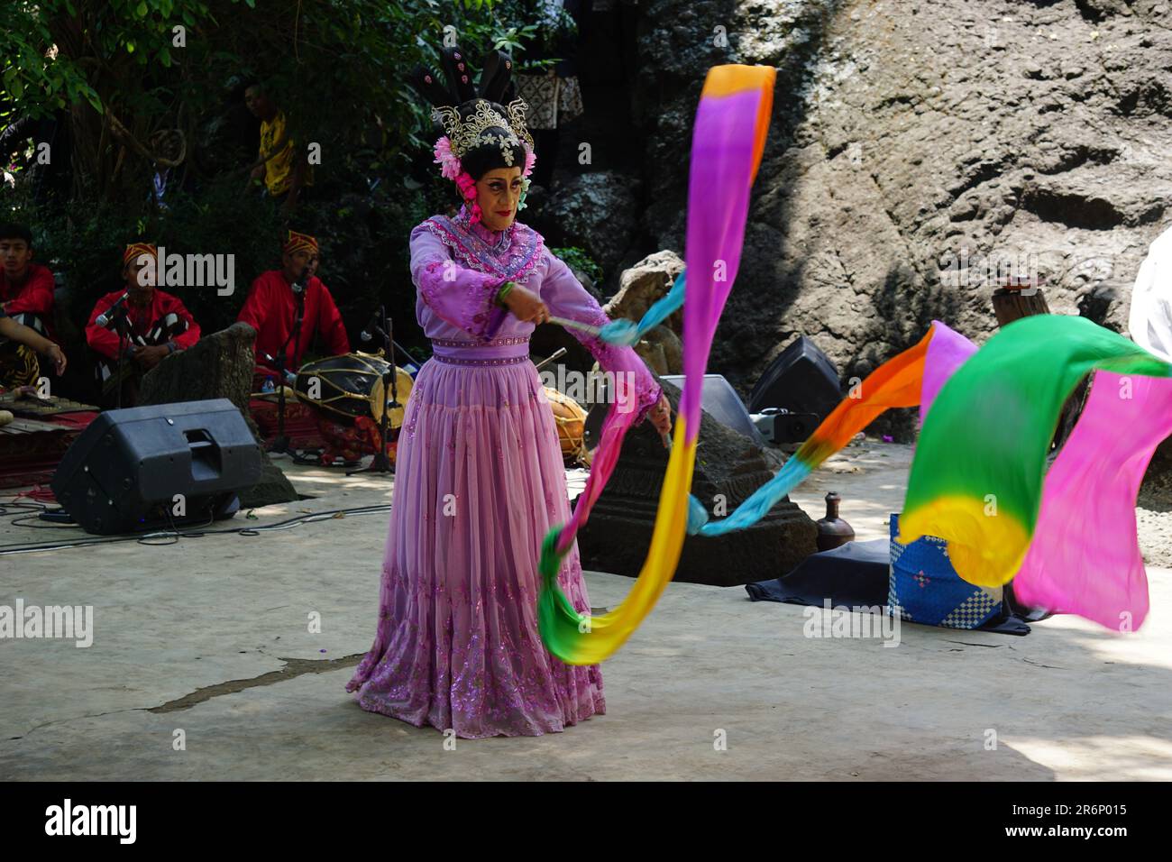 DidiK Nini Towok Performs dance on selomangleng performance art. He is ...