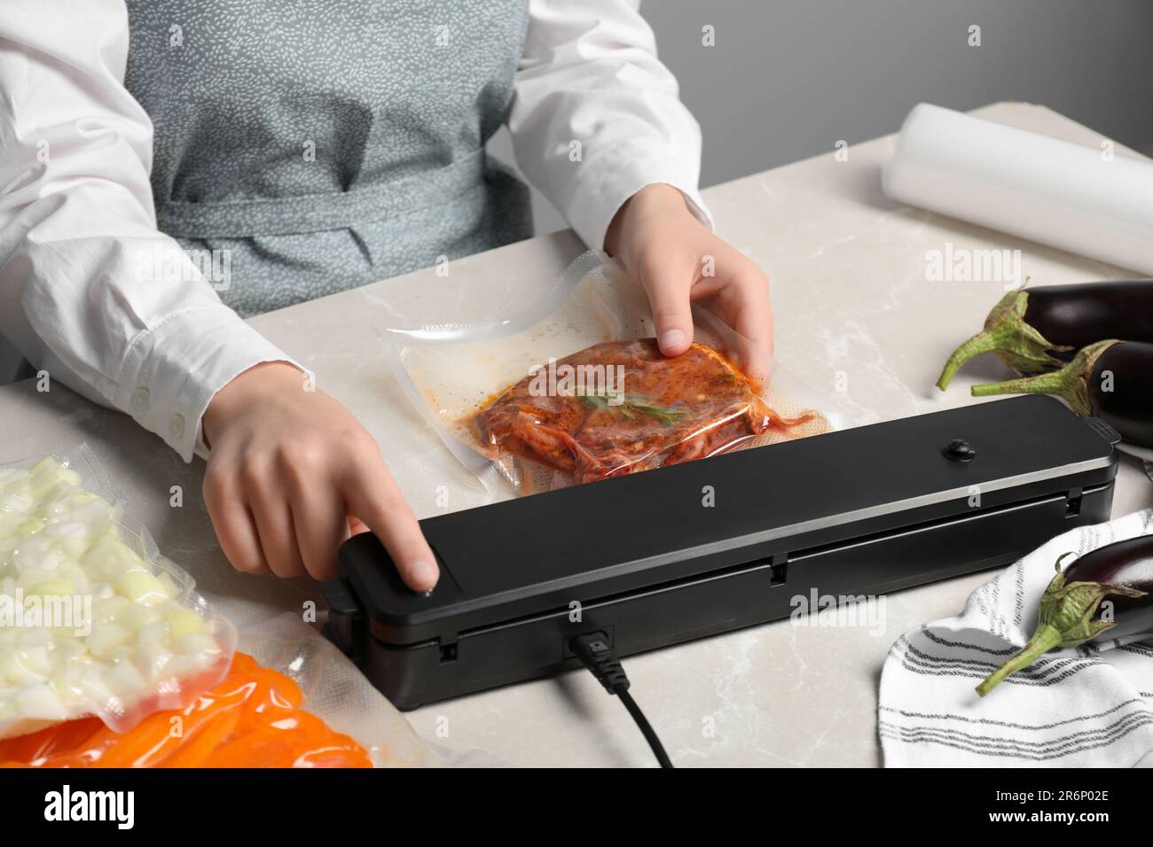 Using vacuum sealer machine hi-res stock photography and images - Alamy