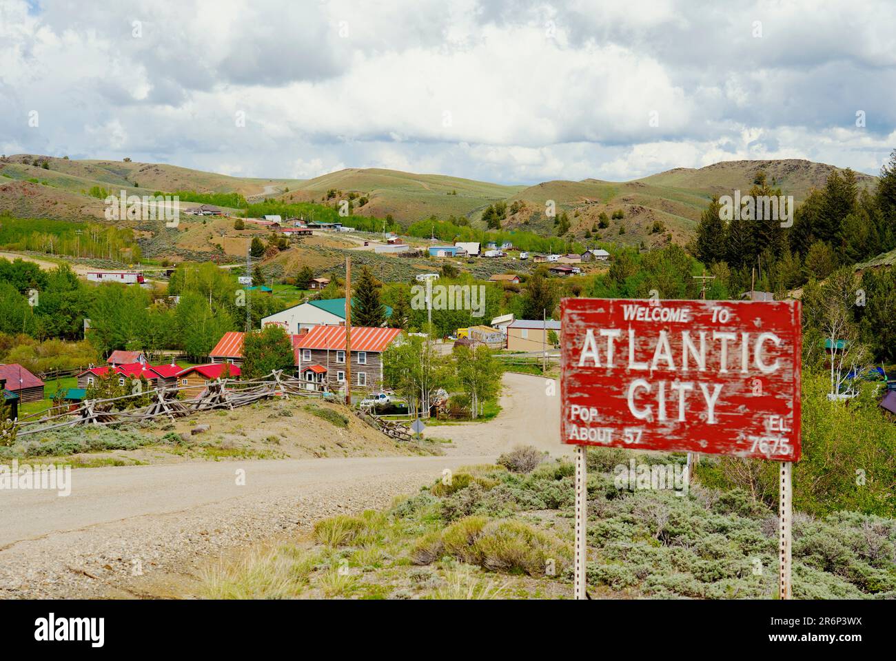 Population sign hi-res stock photography and images - Alamy