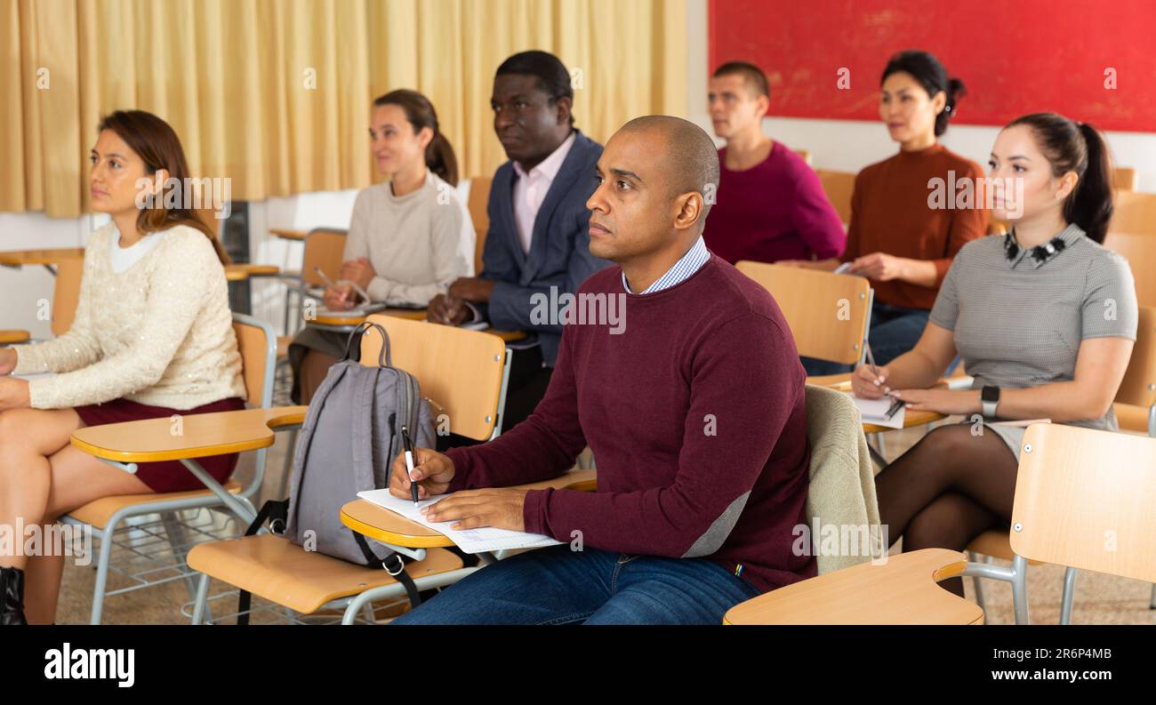 Student groups tables hi-res stock photography and images - Alamy