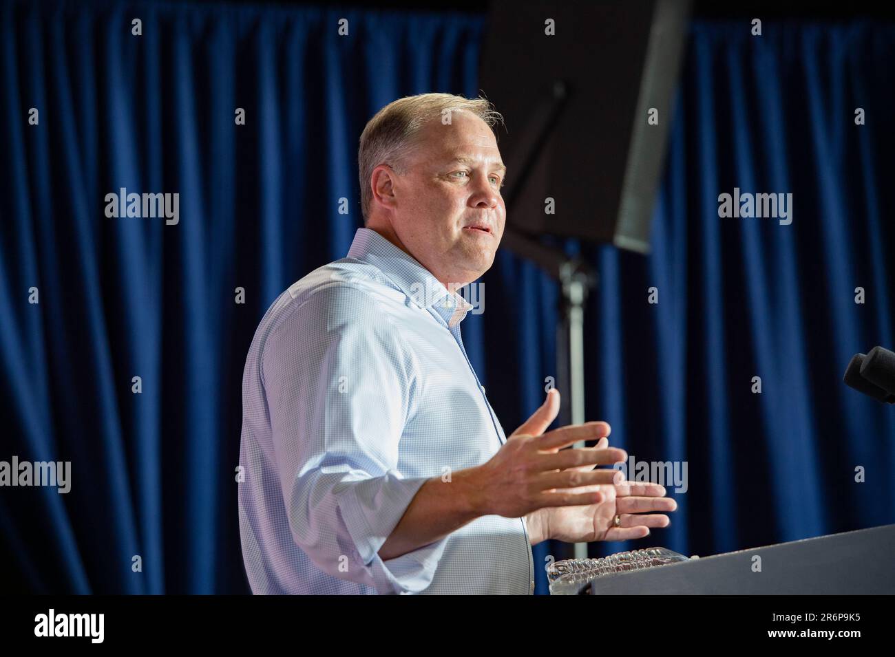 Ron desantis speaking hi-res stock photography and images - Alamy