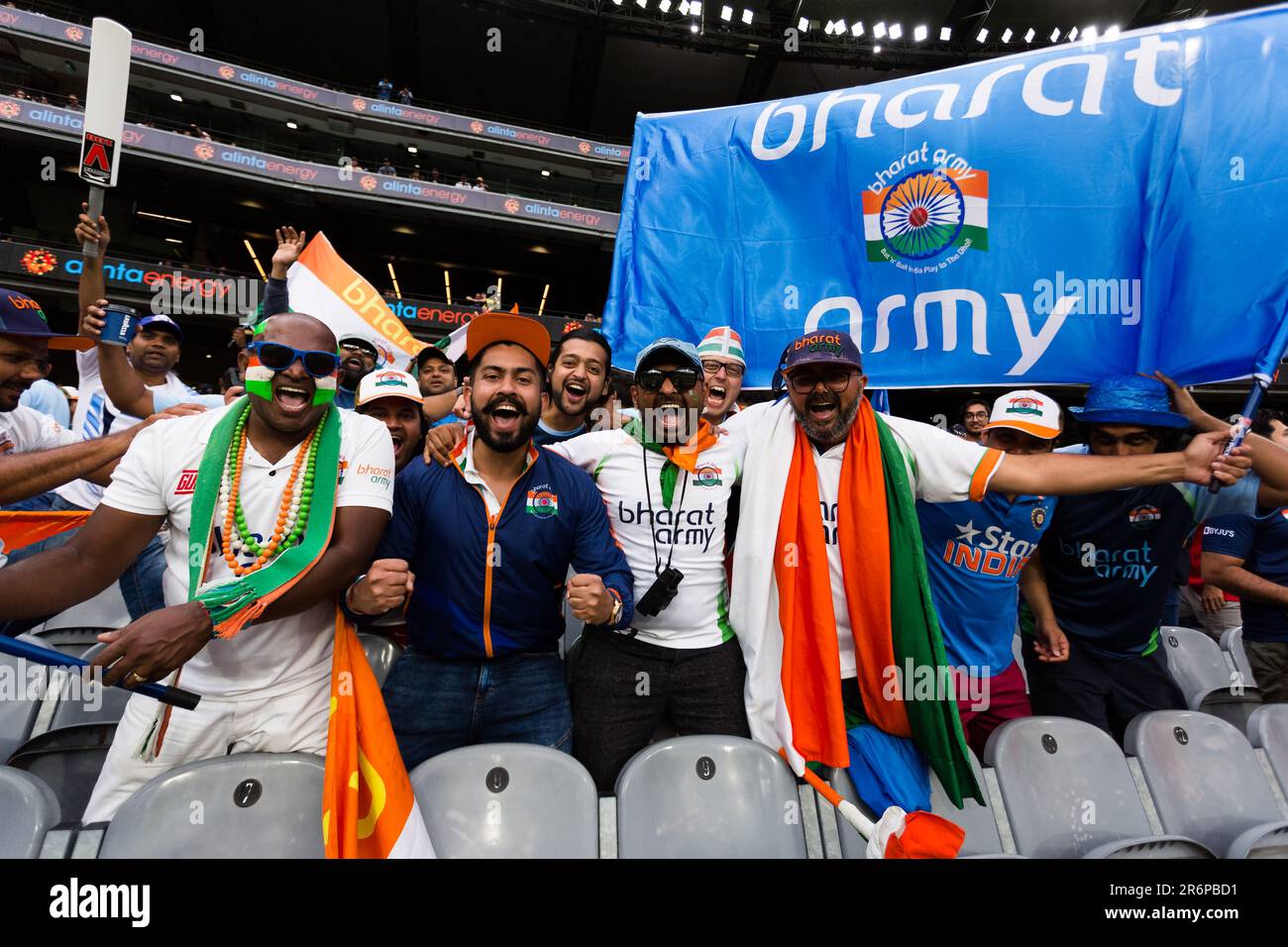 MELBOURNE, AUSTRALIA - DECEMBER 27: Die hard Indian Cricket Fans are ...