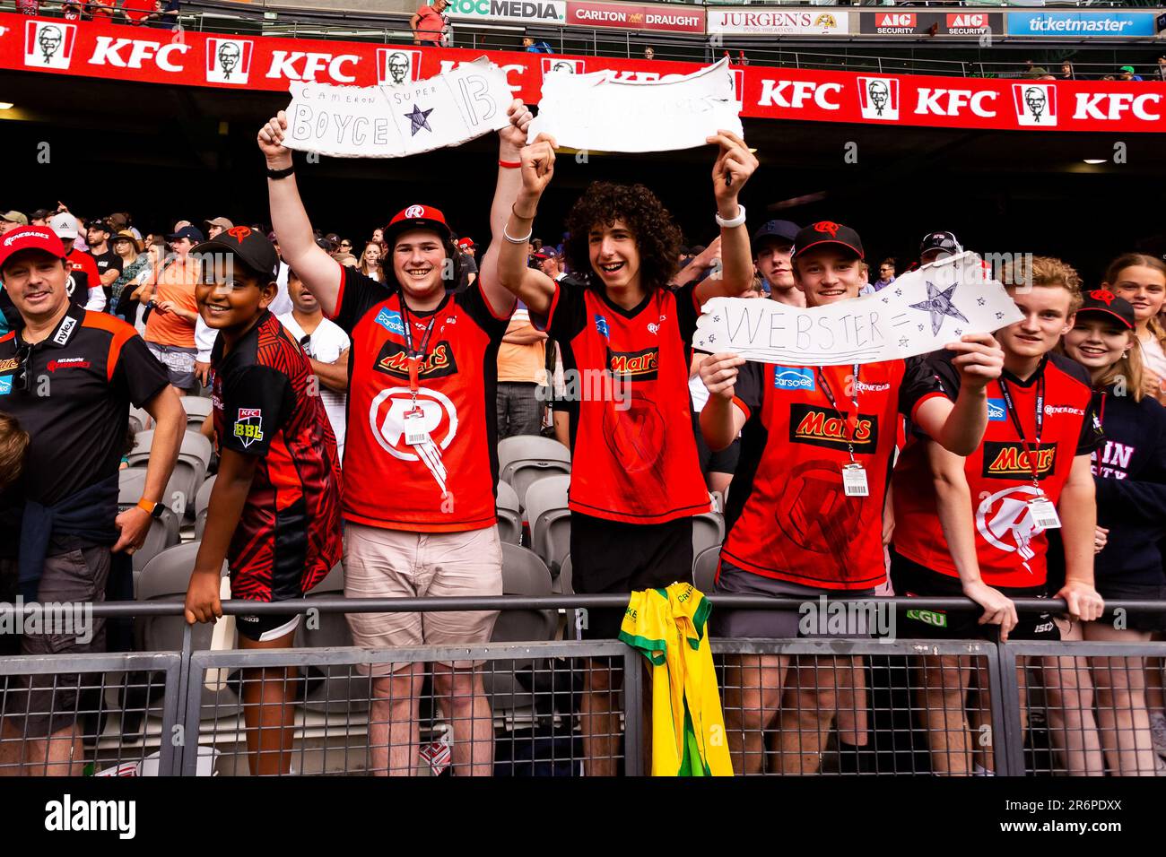 MELBOURNE, AUSTRALIA - JANUARY 27: Cricket fans during the Big Bash ...