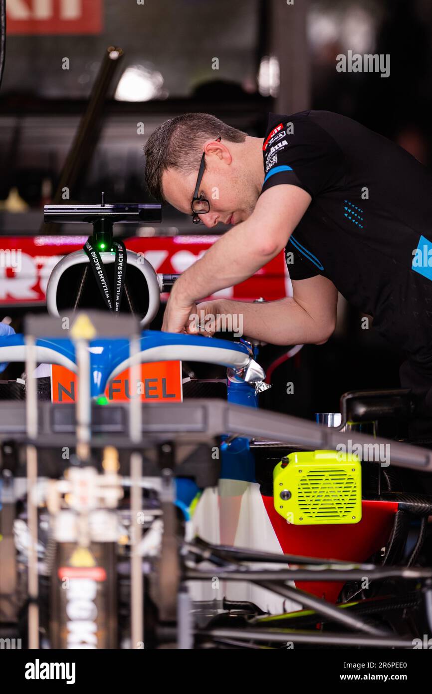 Williams f1 mechanics hi-res stock photography and images - Alamy