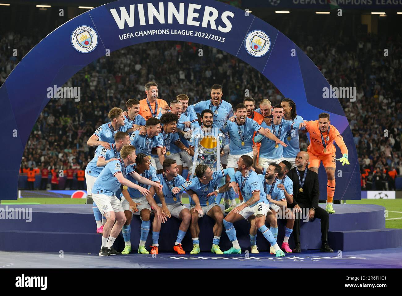 Gundogan manchester city trophy hi-res stock photography and images - Alamy