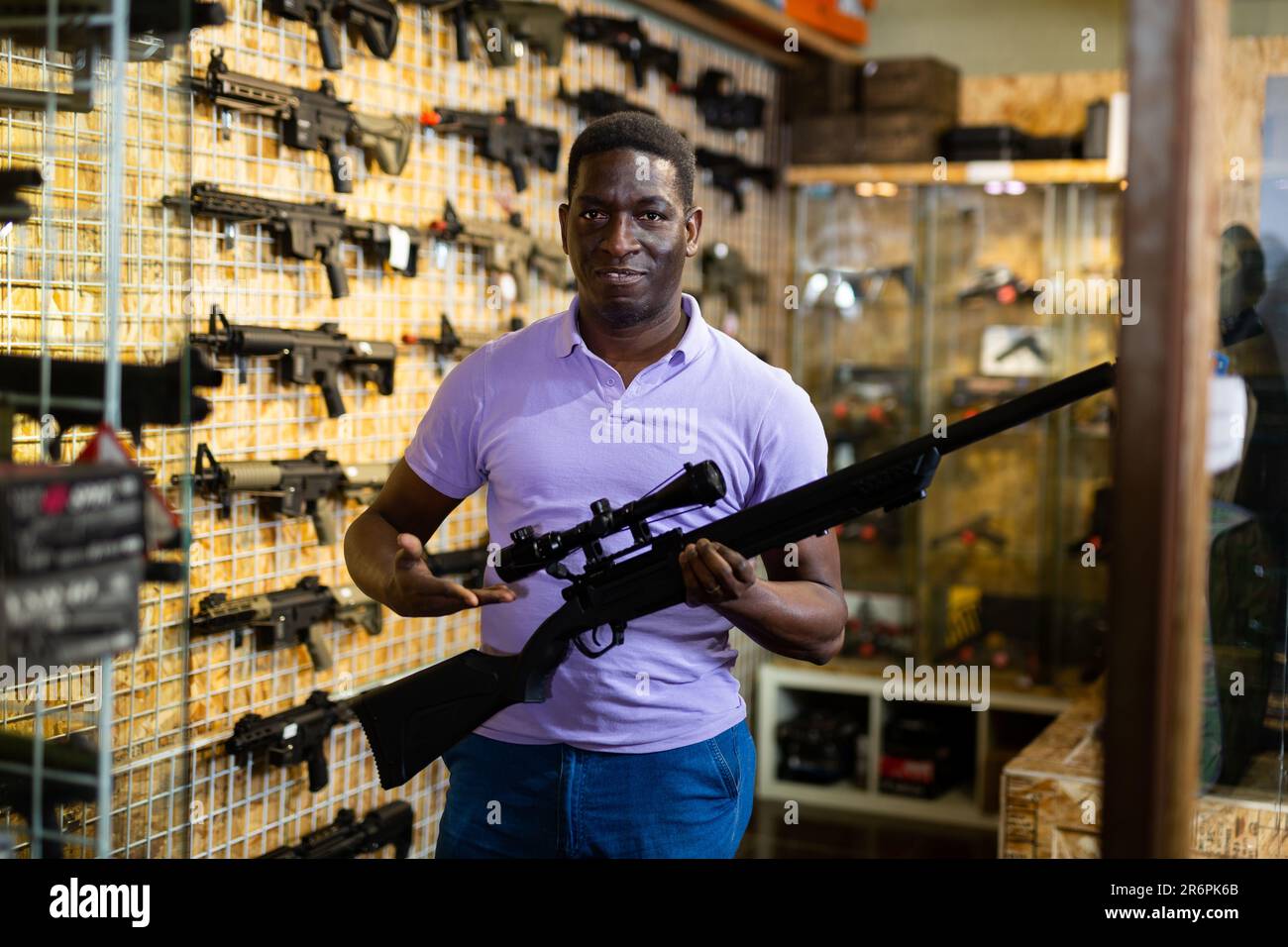 African hunter shop hi-res stock photography and images - Alamy