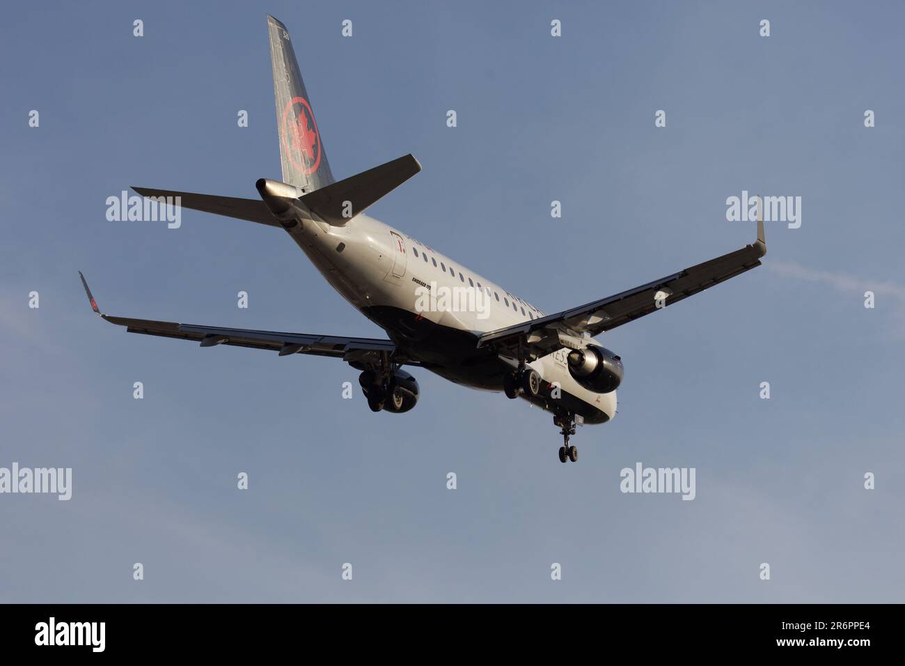 Air Canada Jazz Express Embraer 175, C-FEJF, Landing at Pearson Airport ...