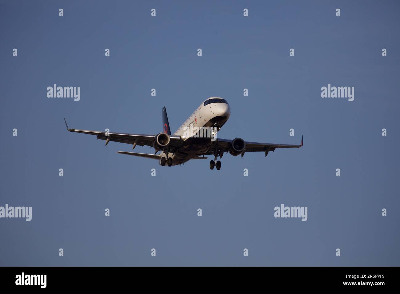 Air Canada Jazz Express Embraer 175, C-FEJF, Landing at Pearson Airport ...