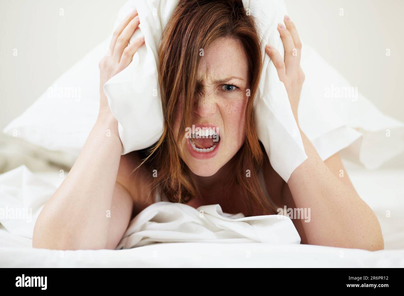 Woman noise bed scream hi-res stock photography and images - Alamy