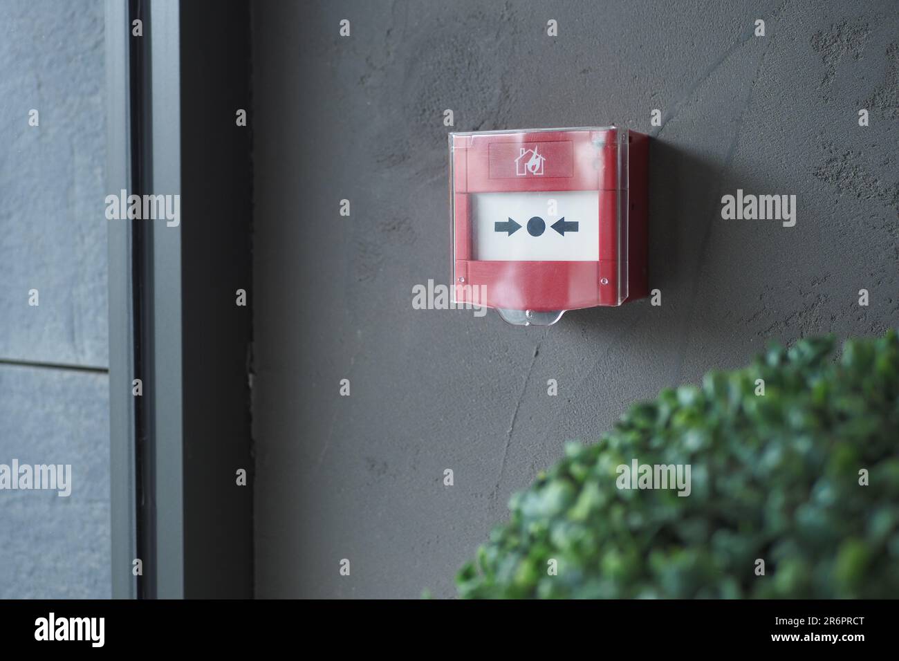 Red fire alarm button on wall Stock Photo - Alamy