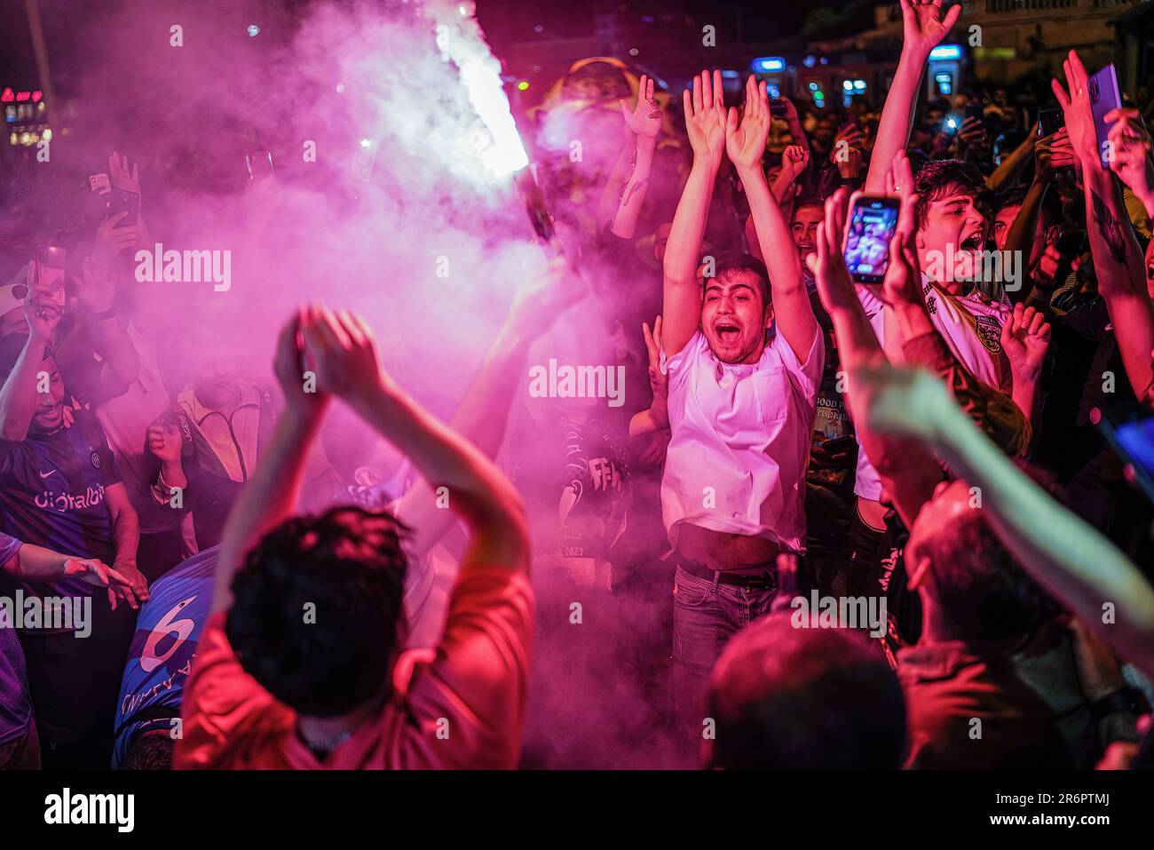 English football fans istanbul hi-res stock photography and images - Alamy