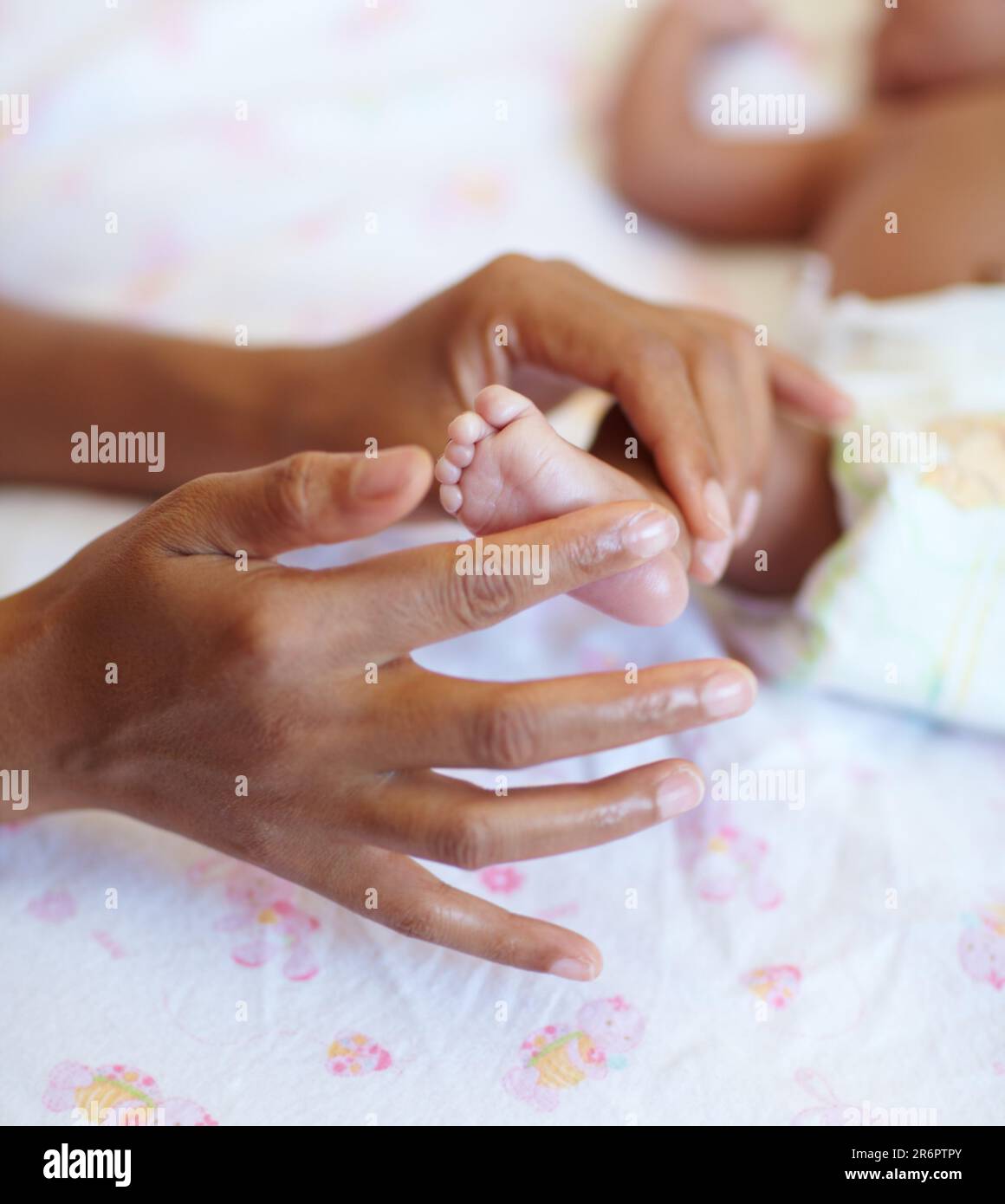 Premature baby hands hi-res stock photography and images - Alamy