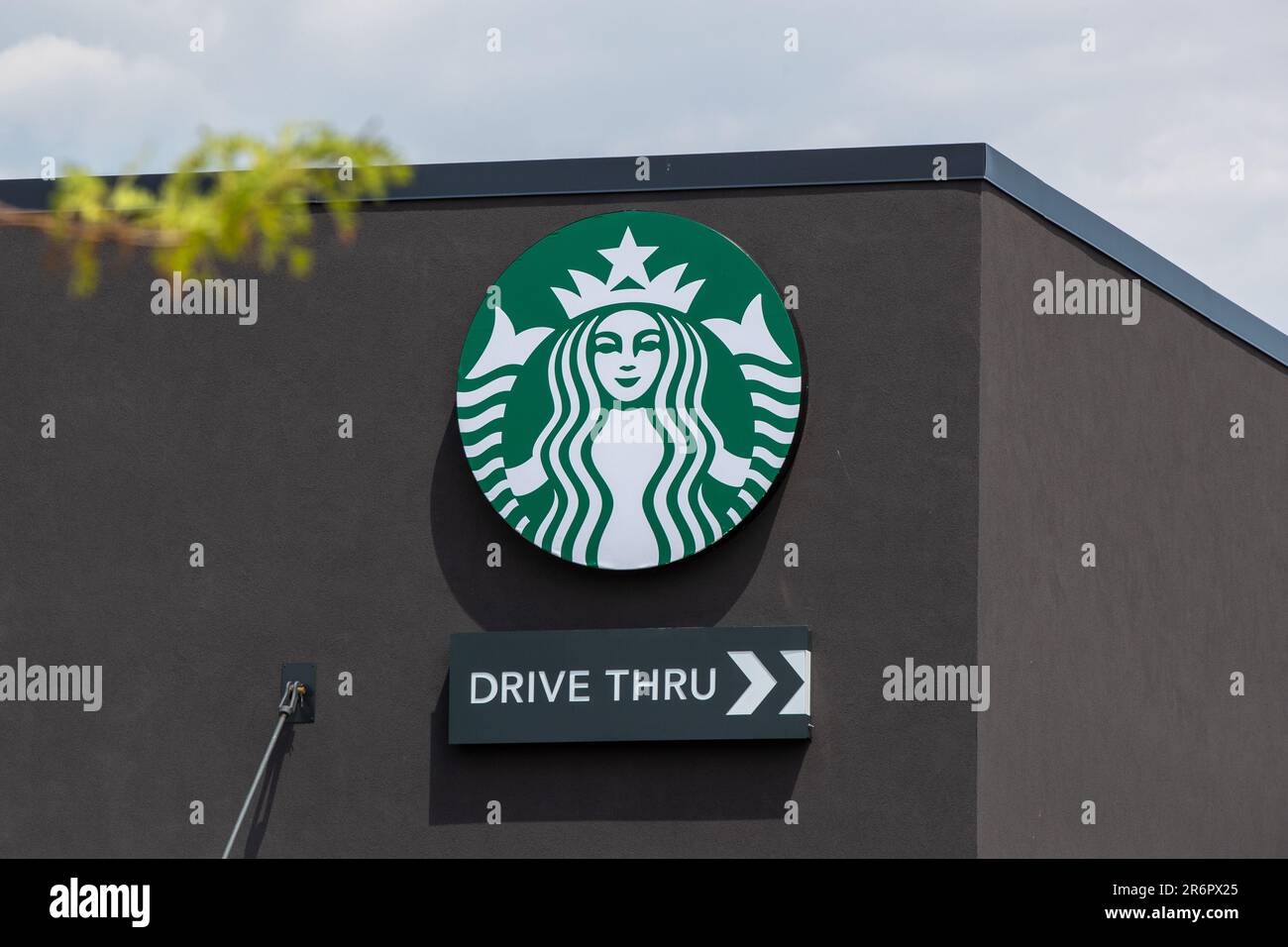 Lycoming crossing shopping center hi-res stock photography and images ...