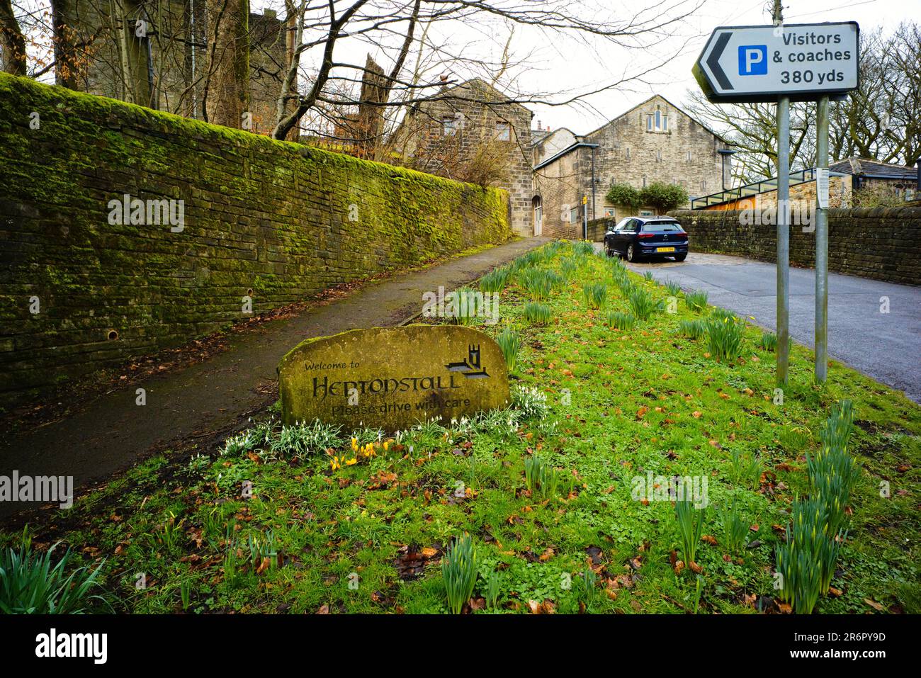 Welcome to Heptonstall stone at the entrance to the village Stock Photo ...