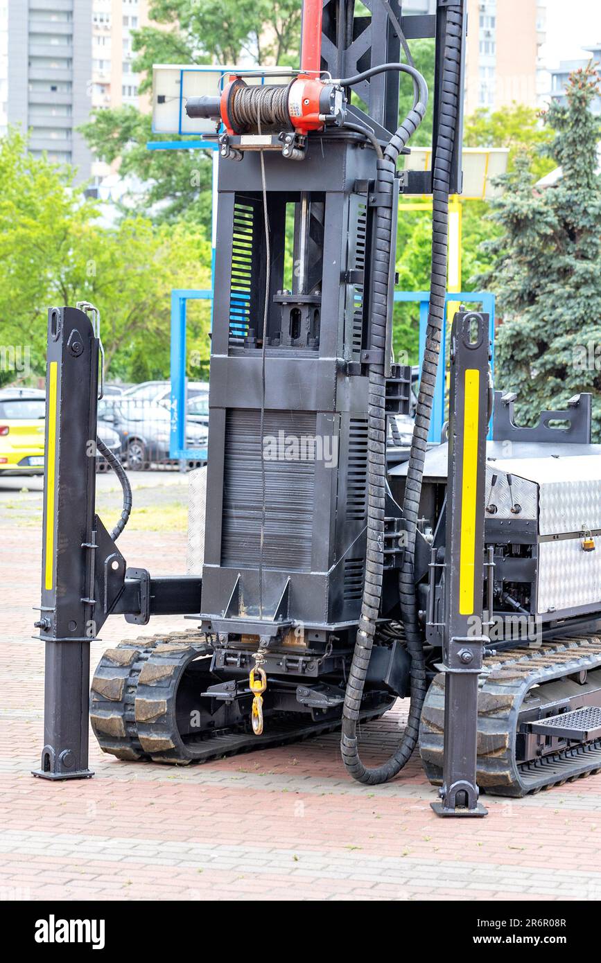 Hydraulic boom lifting mechanism with a winch on a caterpillar platform ...