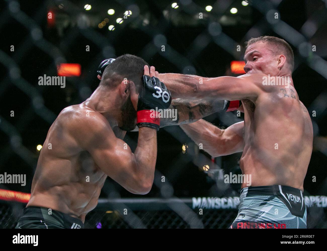 Ufc british fighter hi-res stock photography and images - Alamy