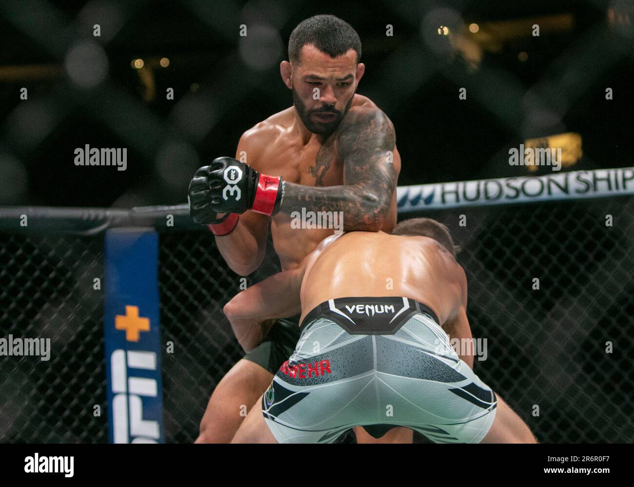 Ufc photos hi-res stock photography and images - Alamy