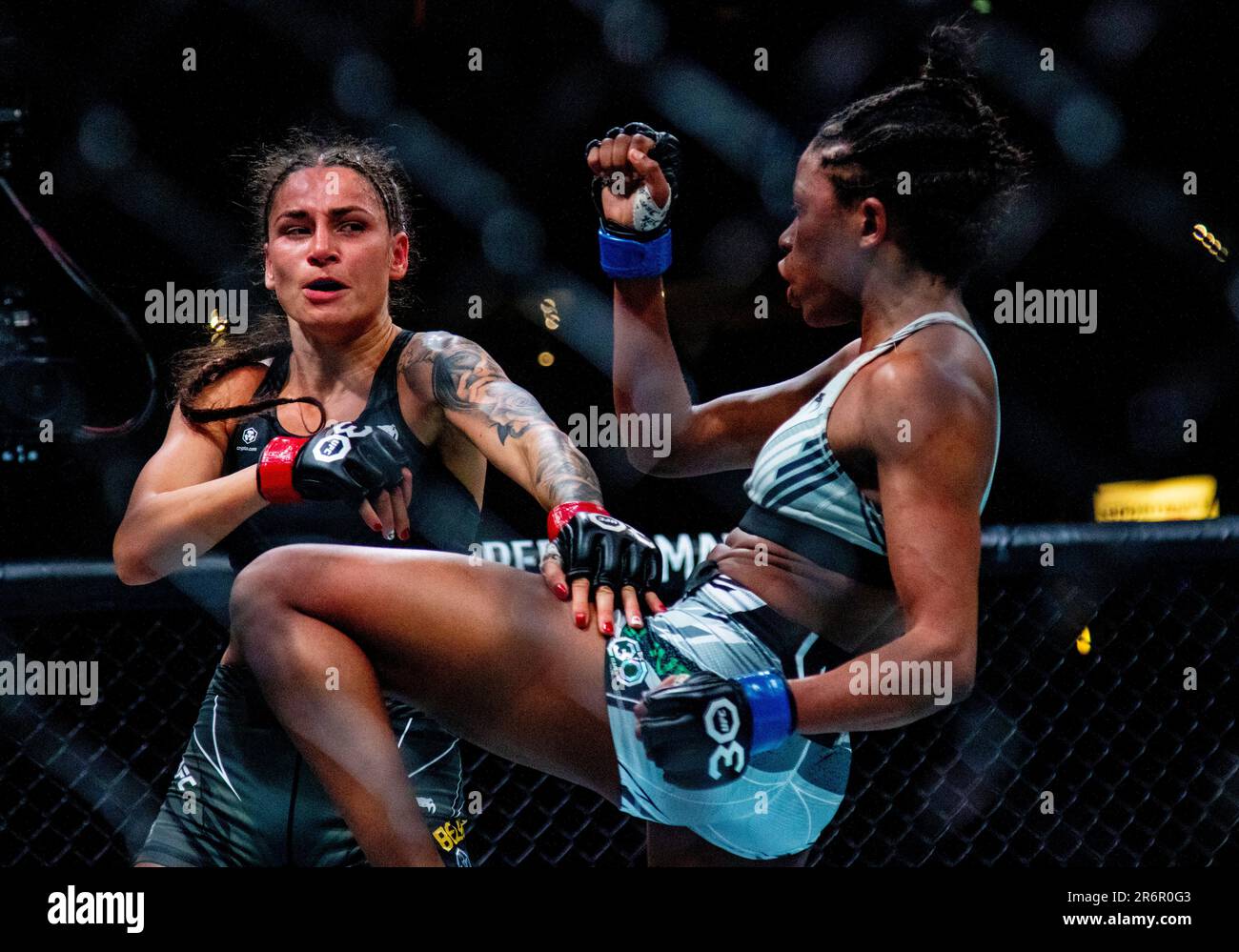 L and maria hi-res stock photography and images - Alamy