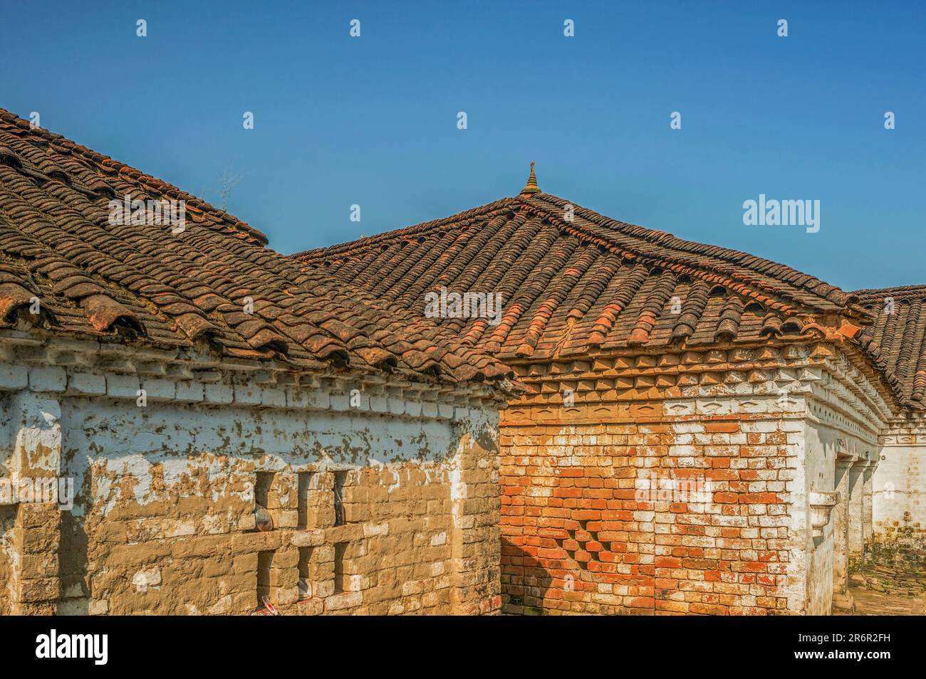 09 01 2008 Vintage Traditional Clay Roof Tiles and Brickwall Village ...