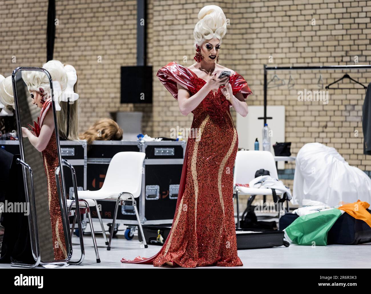 Show drag queen backstage hi-res stock photography and images - Alamy