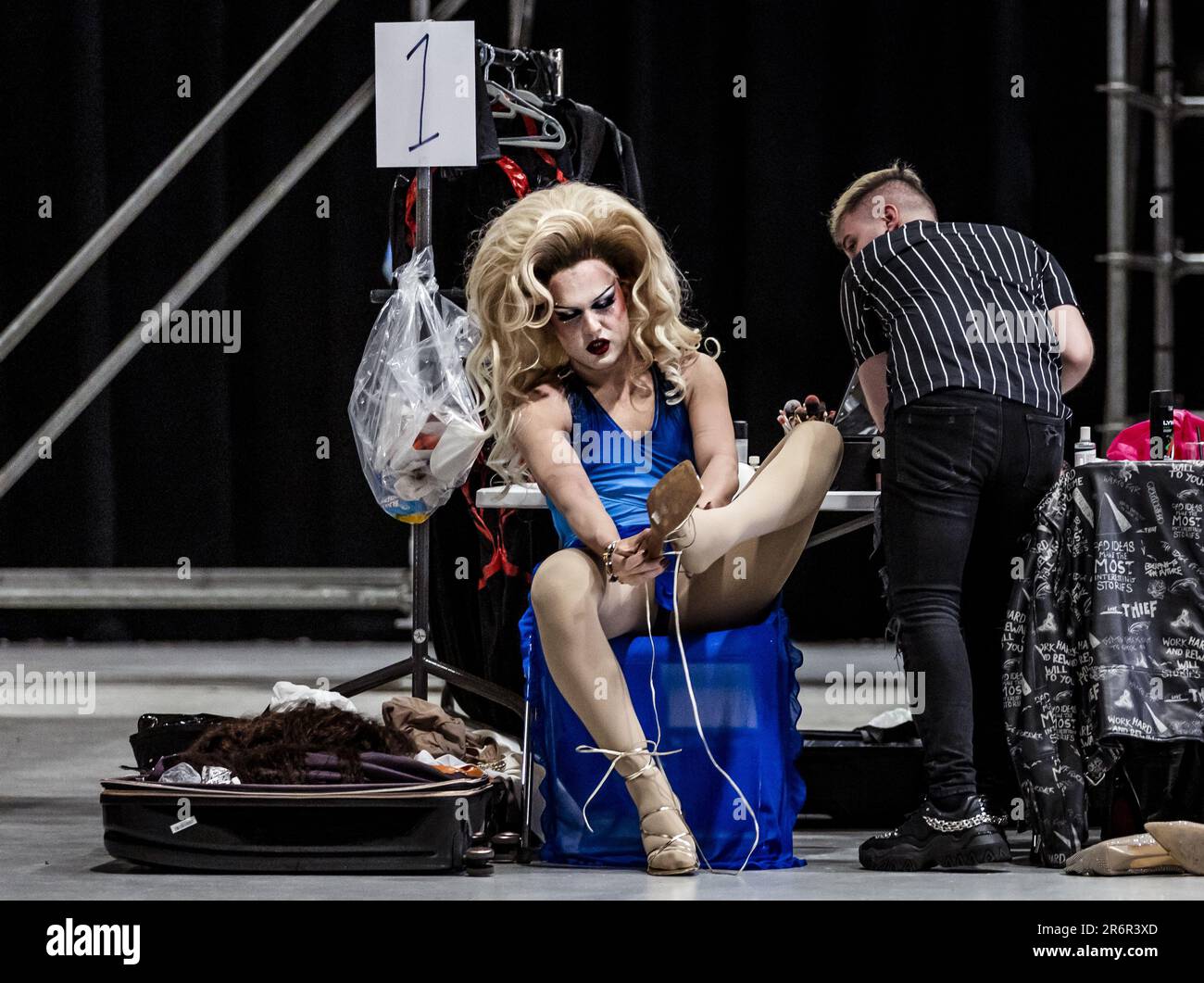 Show drag queen backstage hi-res stock photography and images - Alamy