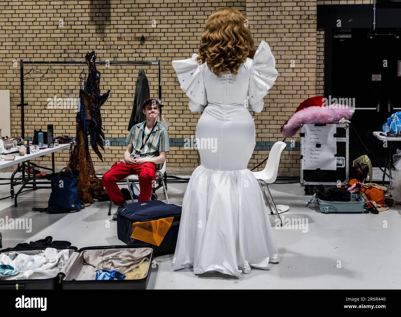 ROTTERDAM - A drag queen is preparing to compete for the title of Queen ...