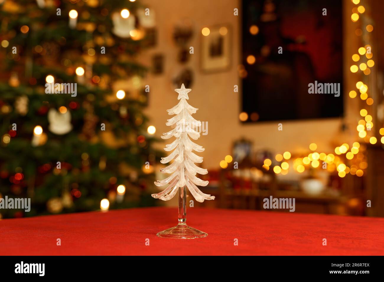 Night christmas tree room hi-res stock photography and images - Alamy
