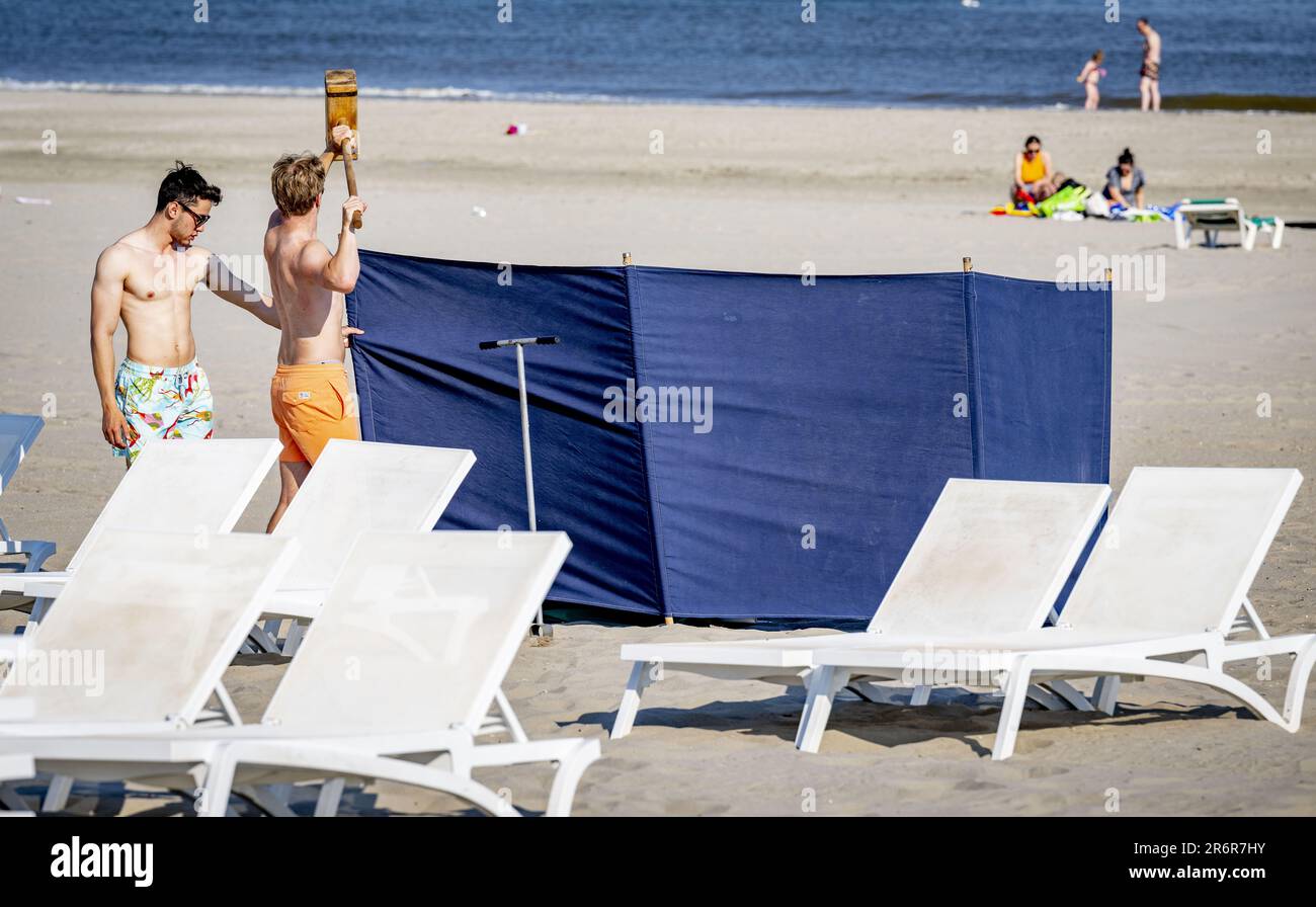 HOEK VAN HOLLAND - Bathers on the beach of Hoek van Holland. There are ...