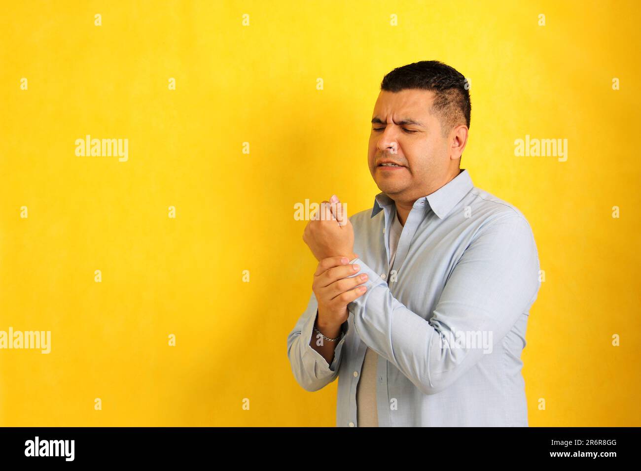 Dark-haired 40-year-old Latino man suffers from pain, numbness and ...